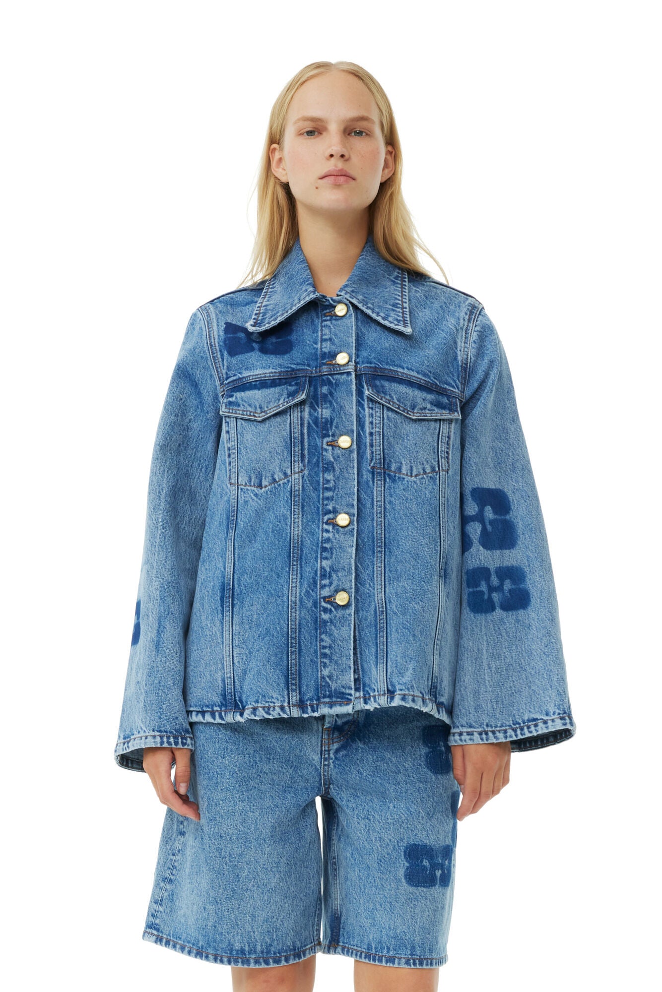 Patch Denim Jacket Mid Blue Stone – hvit tråd