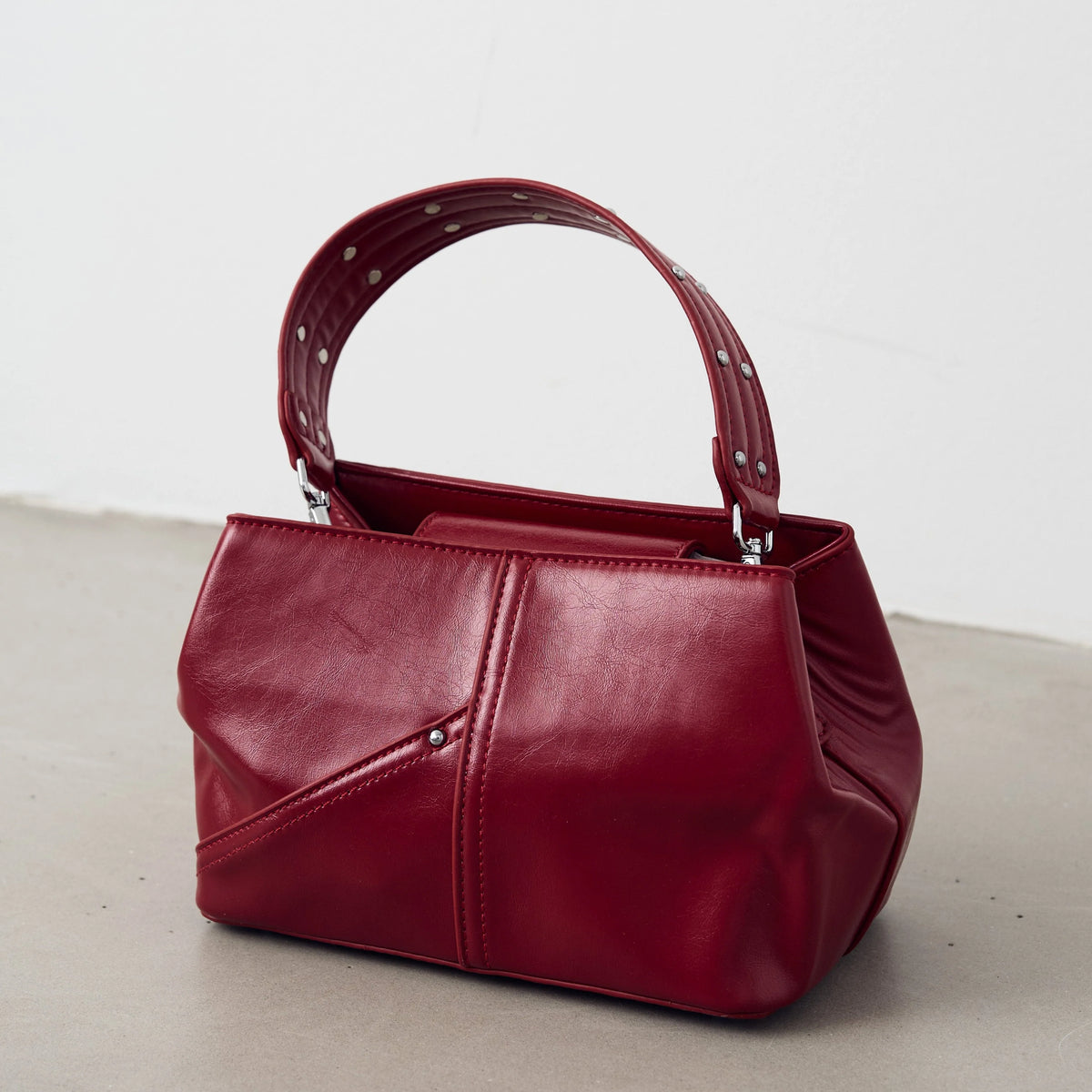 Tala Bag Red – hvit tråd